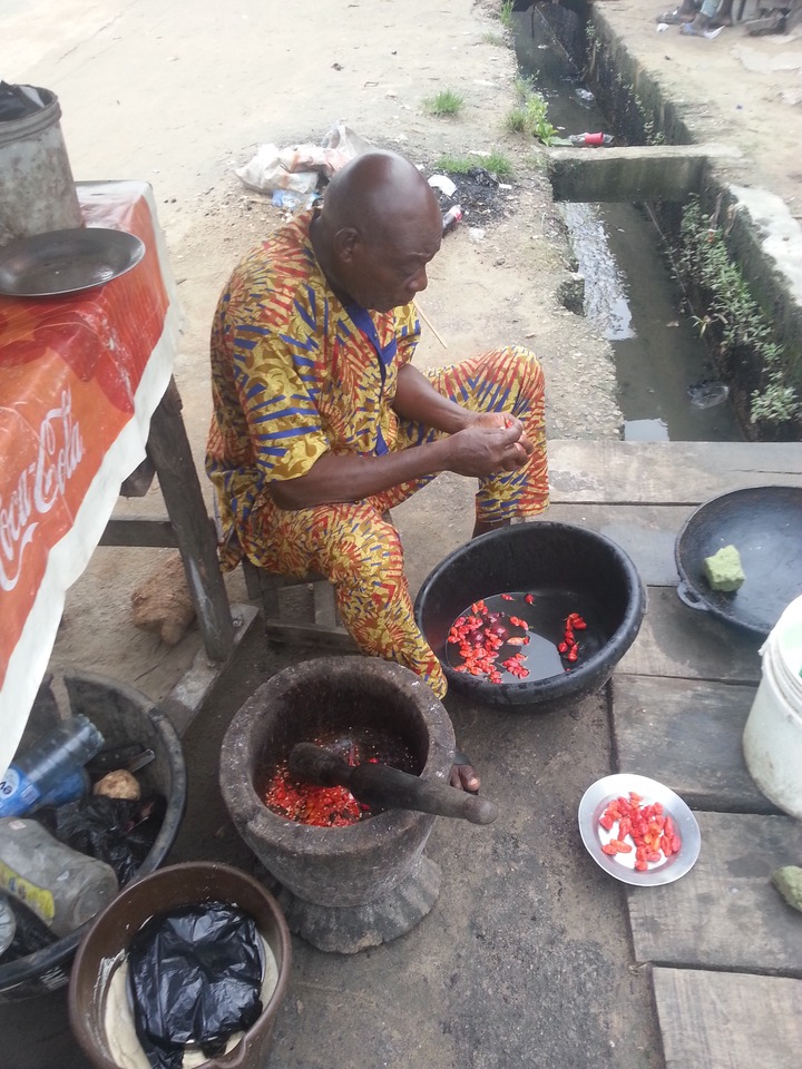 The Story of this Retired Army Major Frying Akara for Living Will Break ...